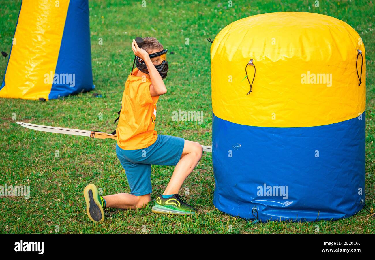 Shooting bow and arrow hi-res stock photography and images - Alamy