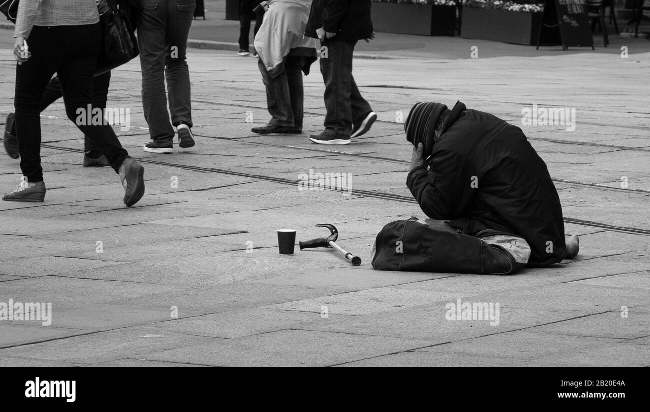Homeless man on street hi-res stock photography and images - Alamy