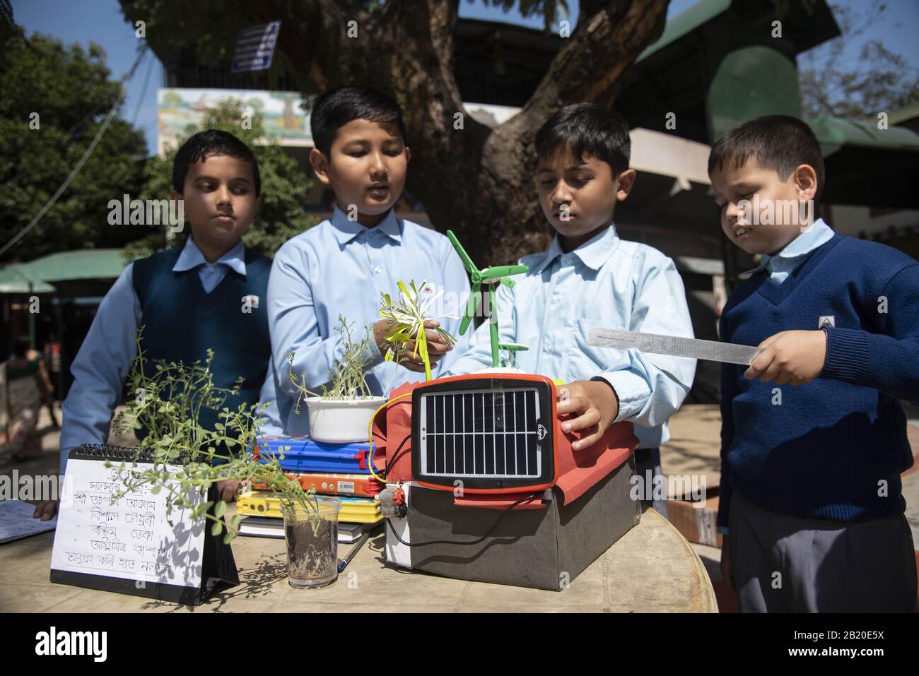 Guwahati, Assam, India. 28th Feb, 2020. Students show their science ...
