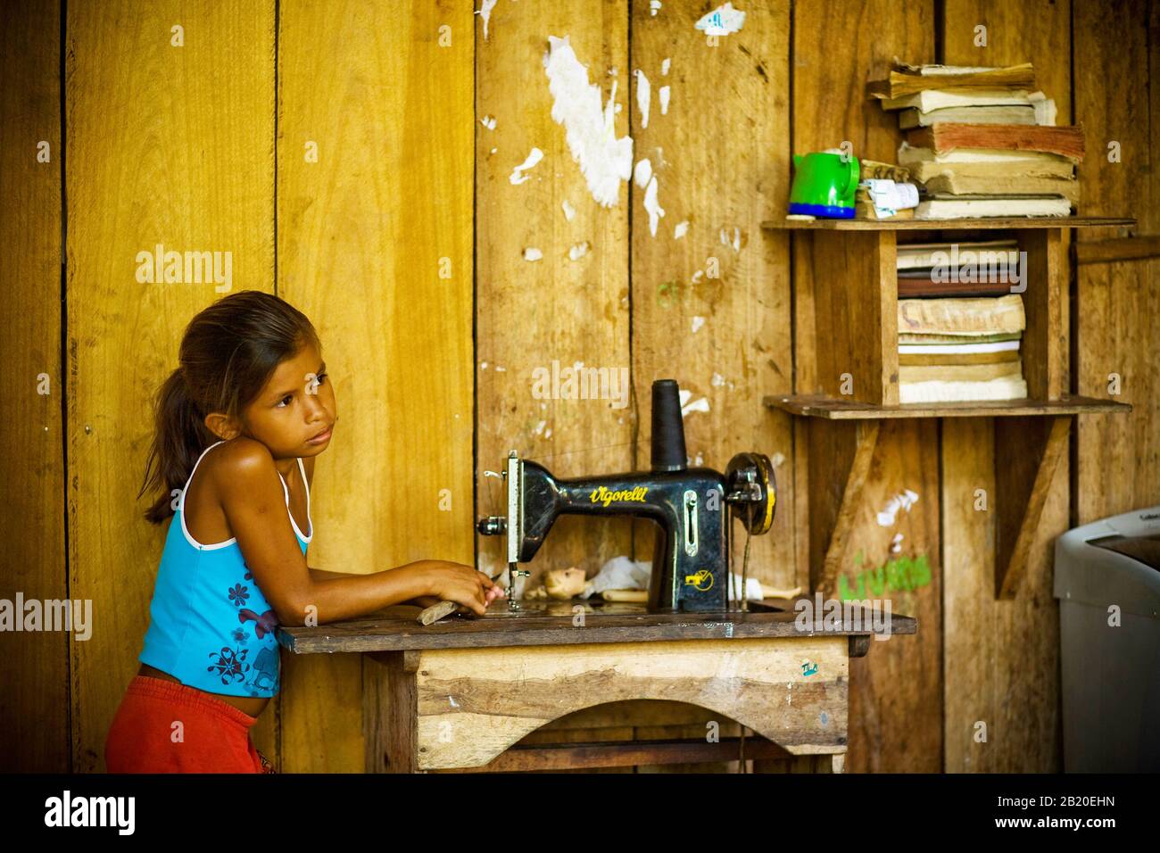 Child, Sewing machine, Abacaba Community, Novo Airão, Amazonas, Brazil ...