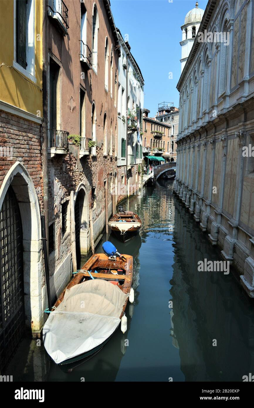Italian crumbling buildings hi-res stock photography and images - Alamy