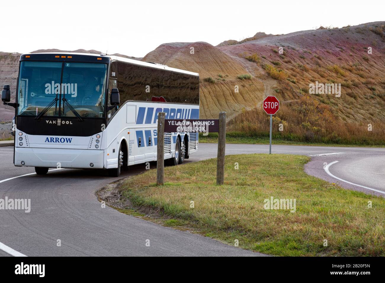 Bus on narrow road hi-res stock photography and images - Alamy