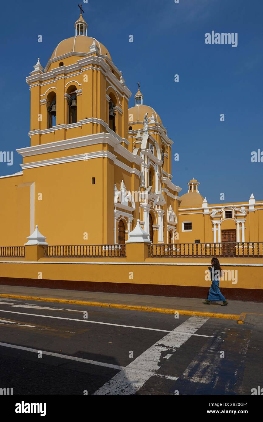 Colourful colonial era buildings around the Plaza de Armas in Trujillo ...