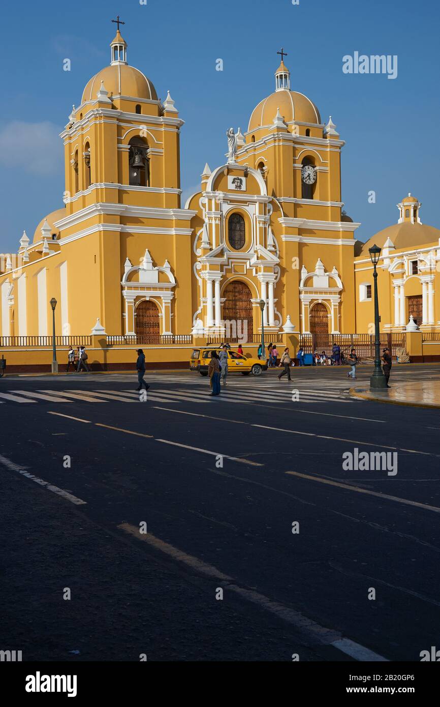 Colourful colonial era buildings around the Plaza de Armas in Trujillo ...