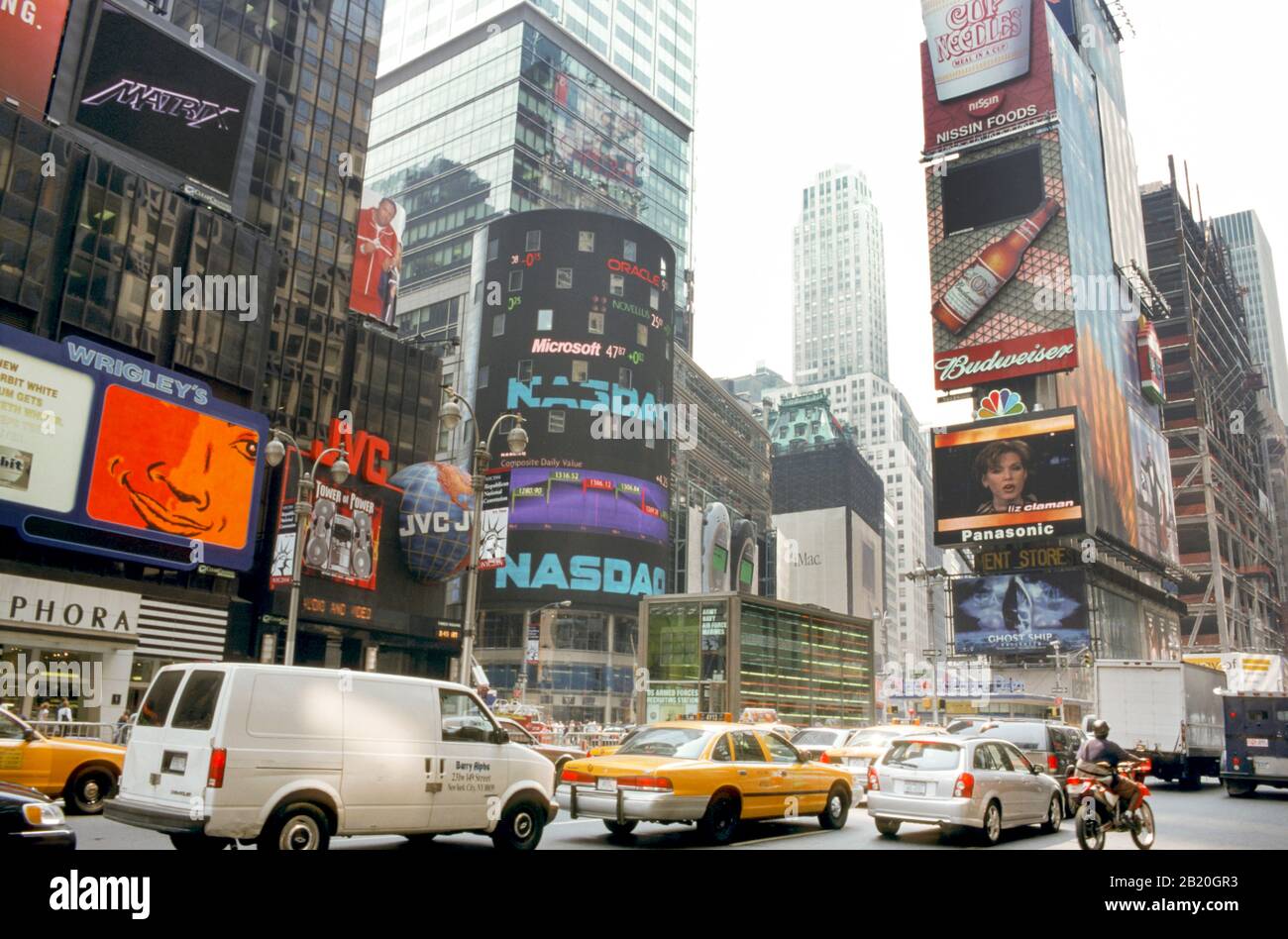 2002 archival image of Times Square, New York Stock Photo - Alamy
