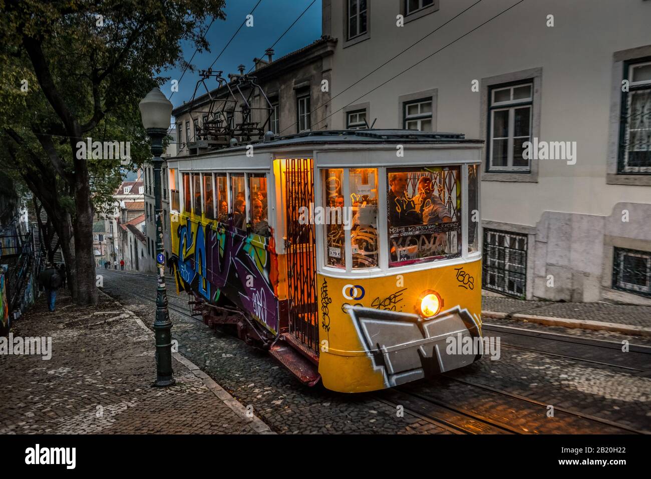 Standseilbahn ´Ascensor da Gloria´, Lissabon, Portugal Stock Photo - Alamy
