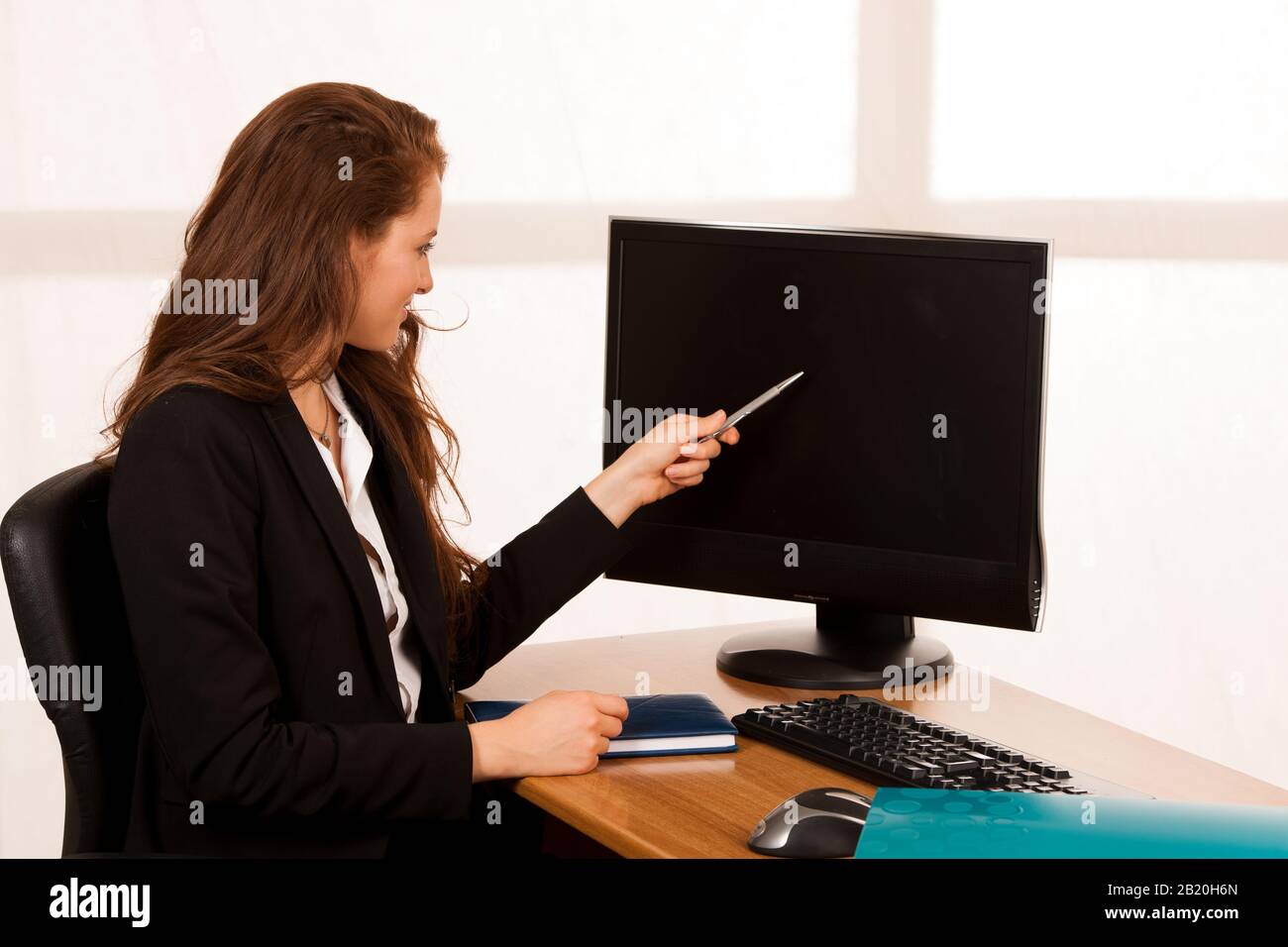 Baeutiful young business woman working at her desk in the office ...