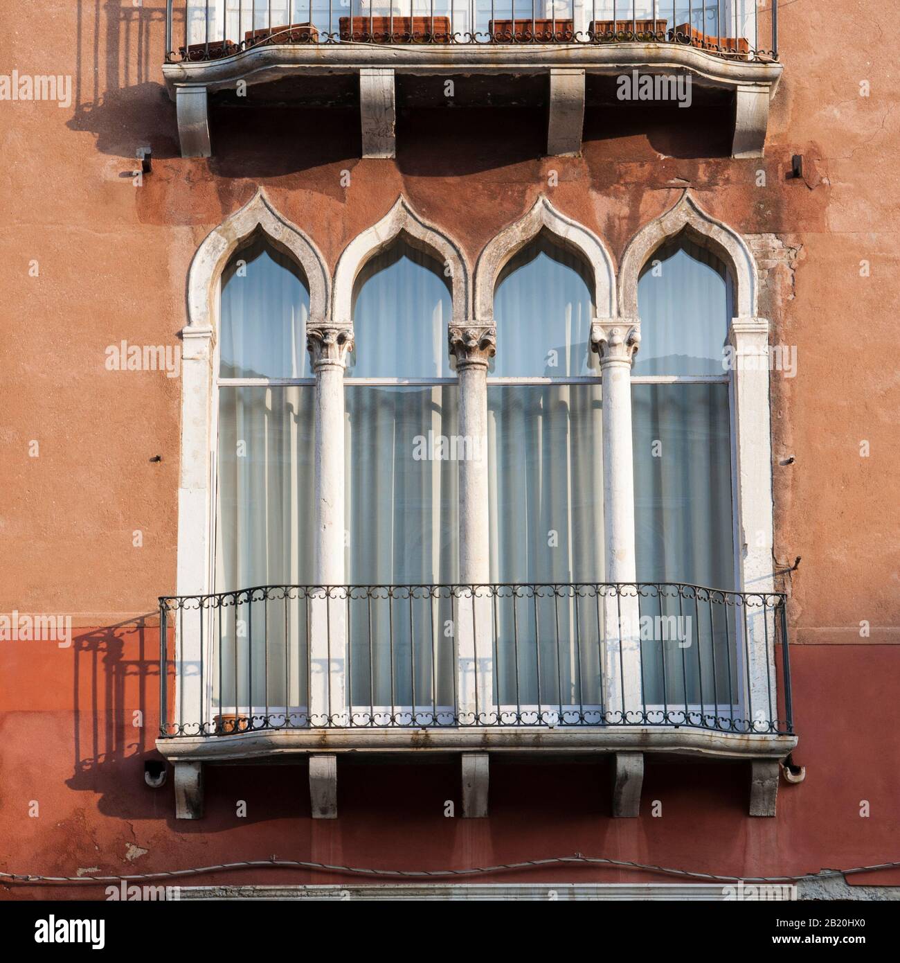 Characteristic windows of a Venetian palace Stock Photo - Alamy