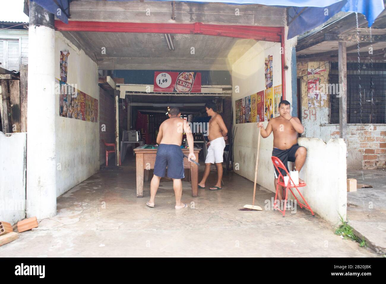 Slum bar hi-res stock photography and images - Alamy