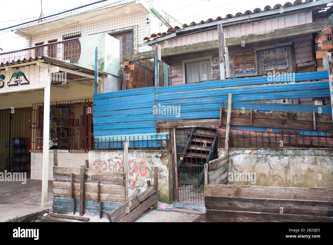 Sidewalk slum hi-res stock photography and images - Alamy