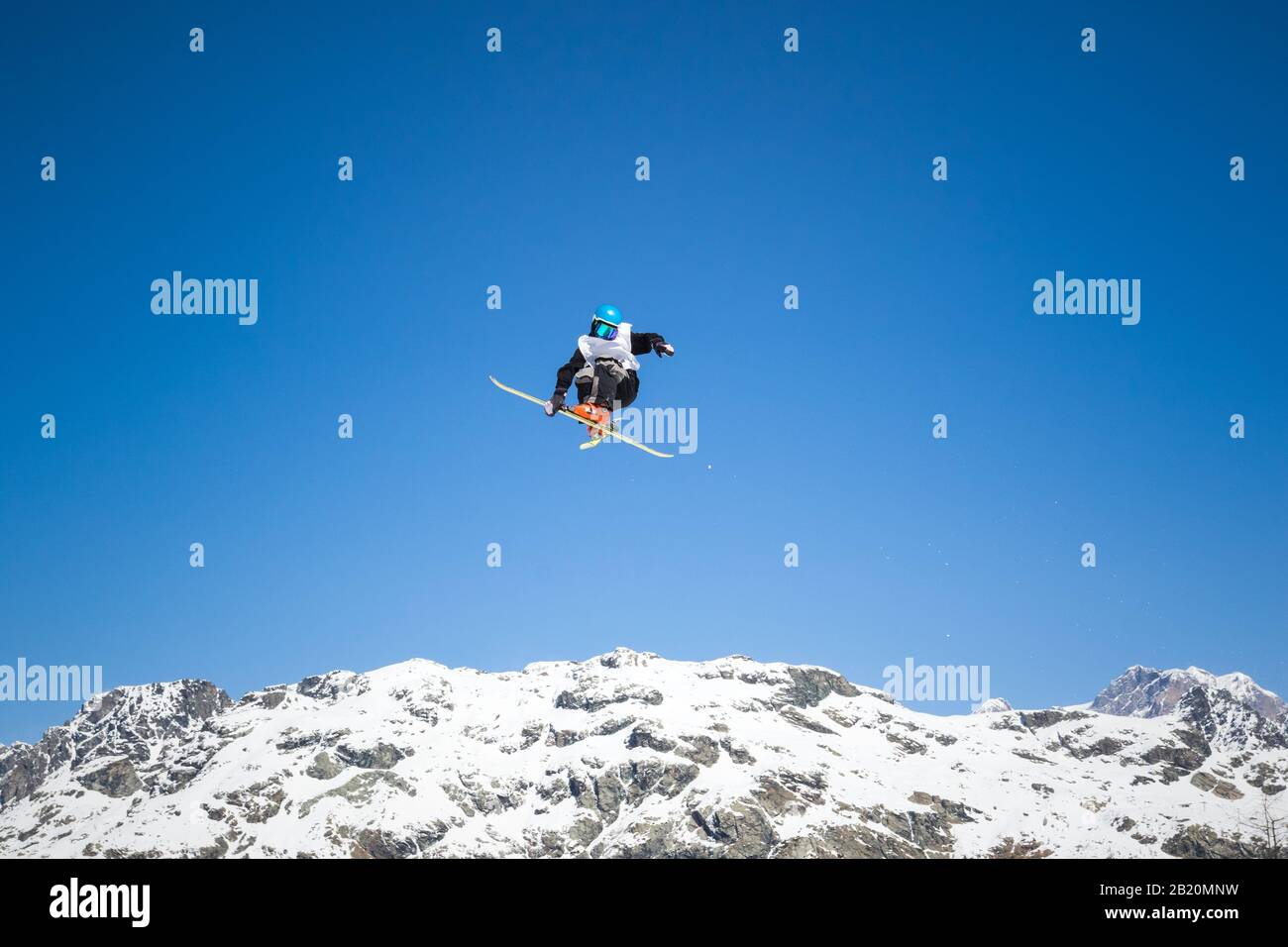 acrobatic freestyle jump on skis Stock Photo - Alamy