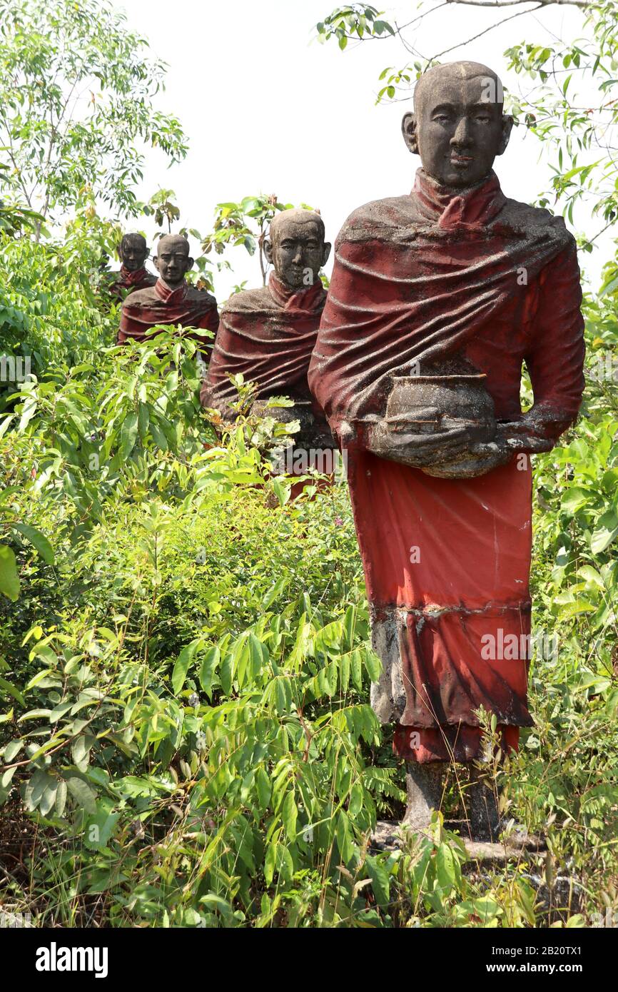 500 statues of disciples of Buddha, Mudon Stock Photo - Alamy