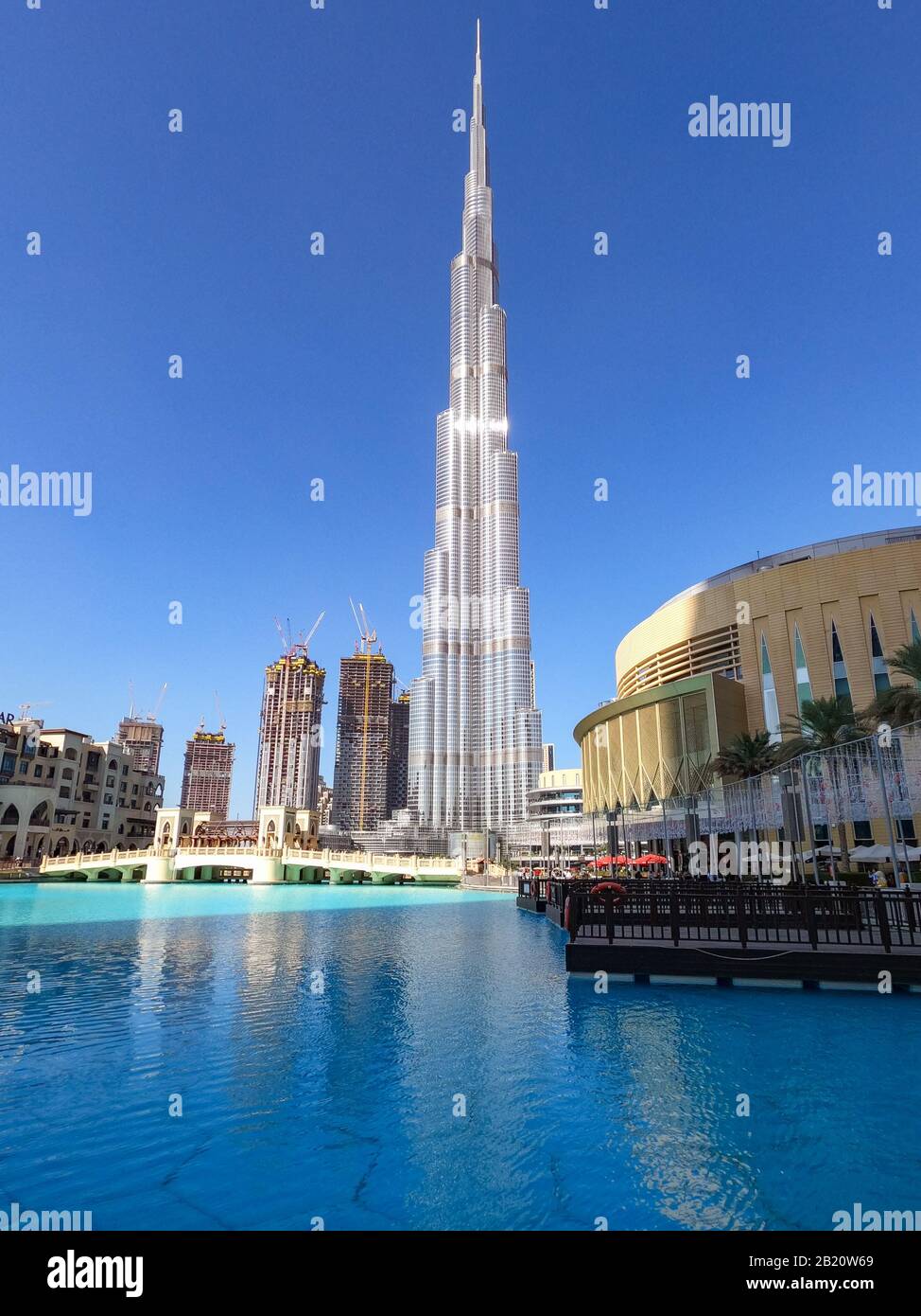 Burj khalifa tallest building dubai hi-res stock photography and images ...