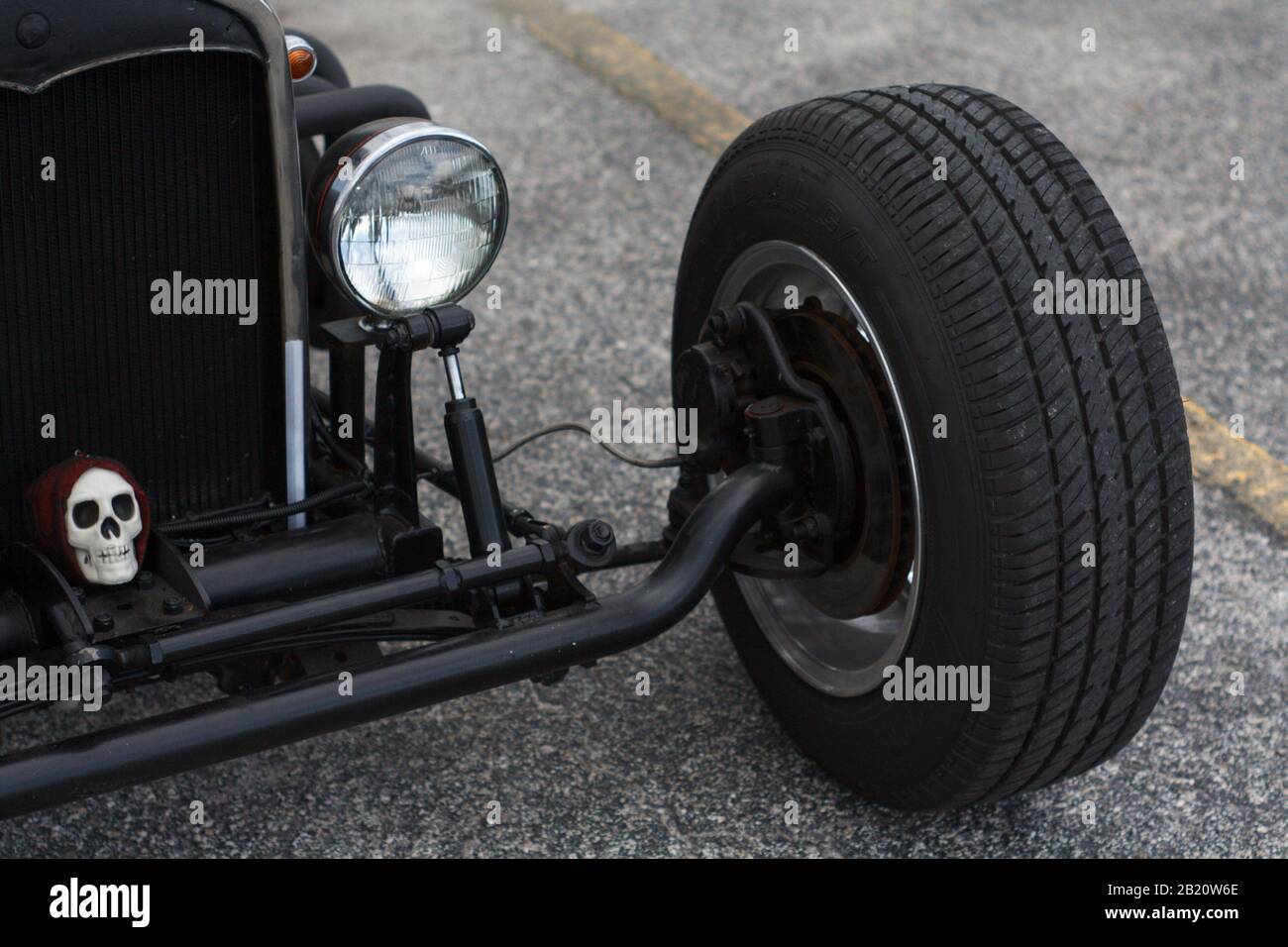rat rod classic car corner wheel and suspension Stock Photo - Alamy