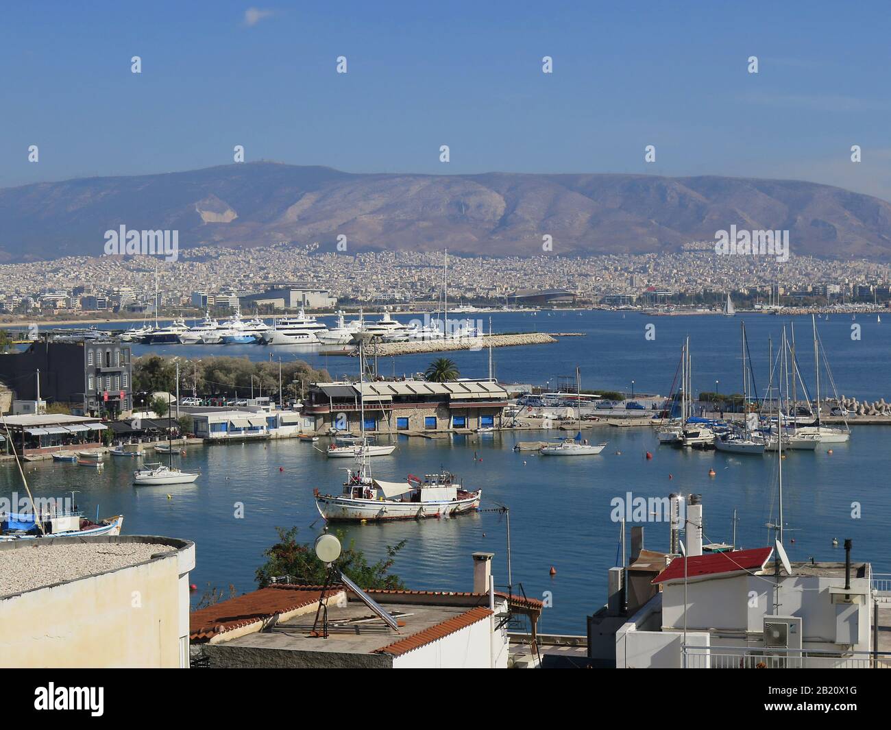 Marina, Piraeus, Athen, Griechenland Stock Photo - Alamy