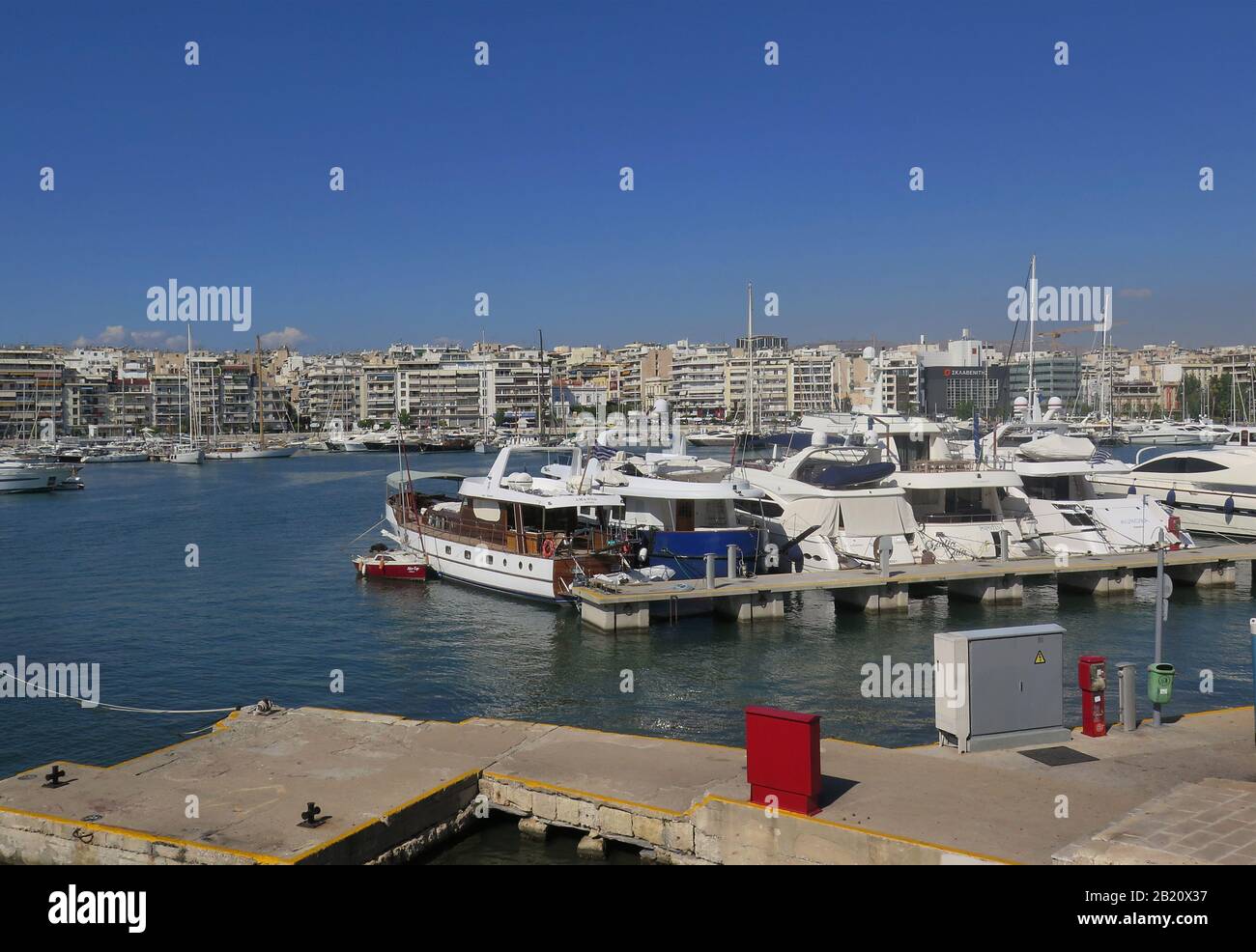 Marina, Piraeus, Athen, Griechenland Stock Photo - Alamy
