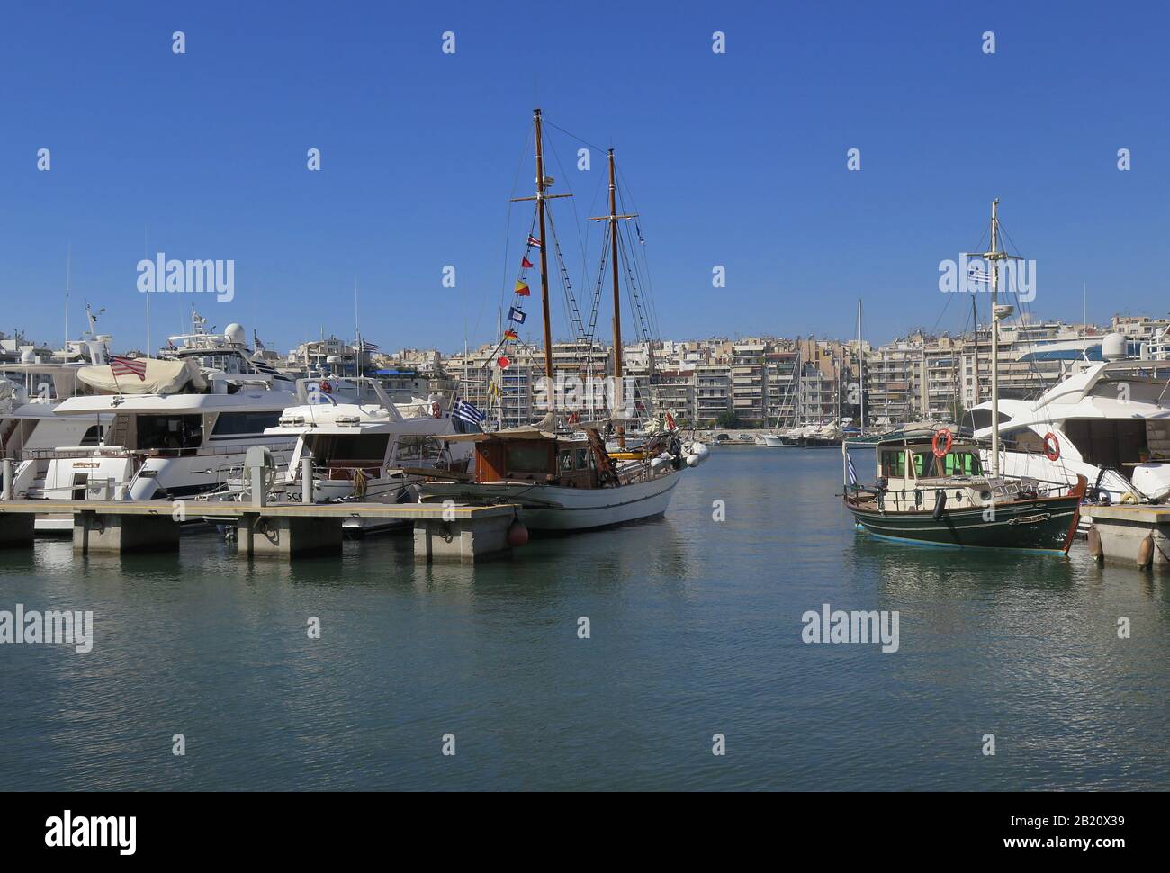 Marina, Piraeus, Athen, Griechenland Stock Photo - Alamy