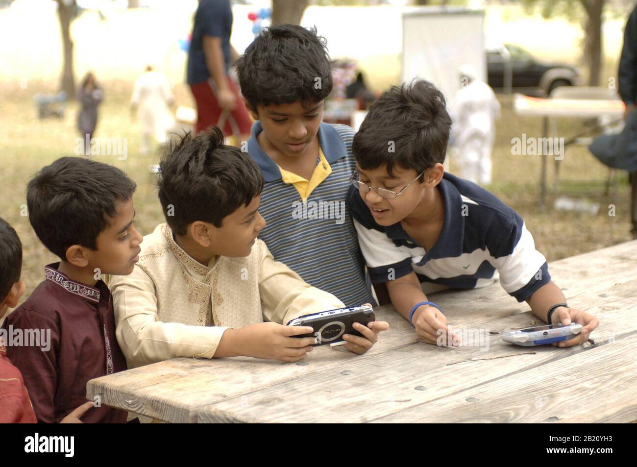 Children playing dancing video game hi-res stock photography and images ...