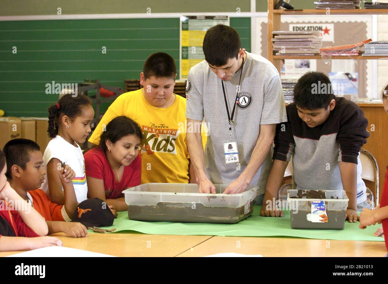 5th grader science hi-res stock photography and images - Alamy
