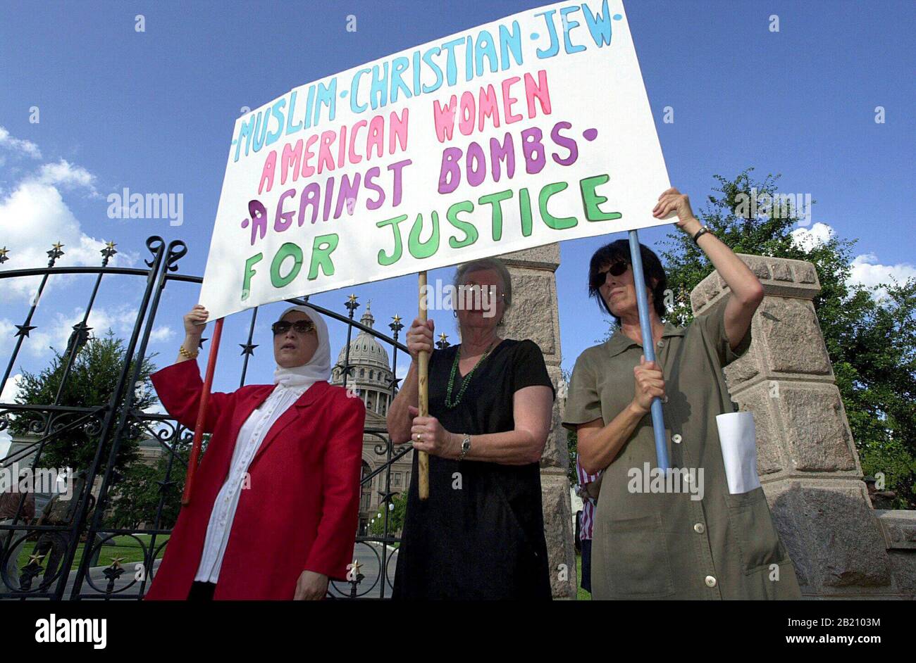 Female peace activists hi-res stock photography and images - Alamy