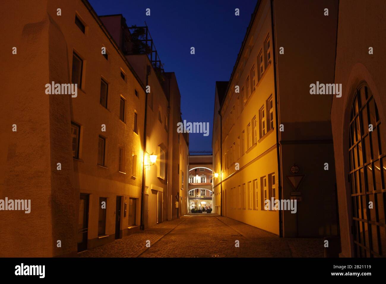 Historical street lighting hi-res stock photography and images - Alamy