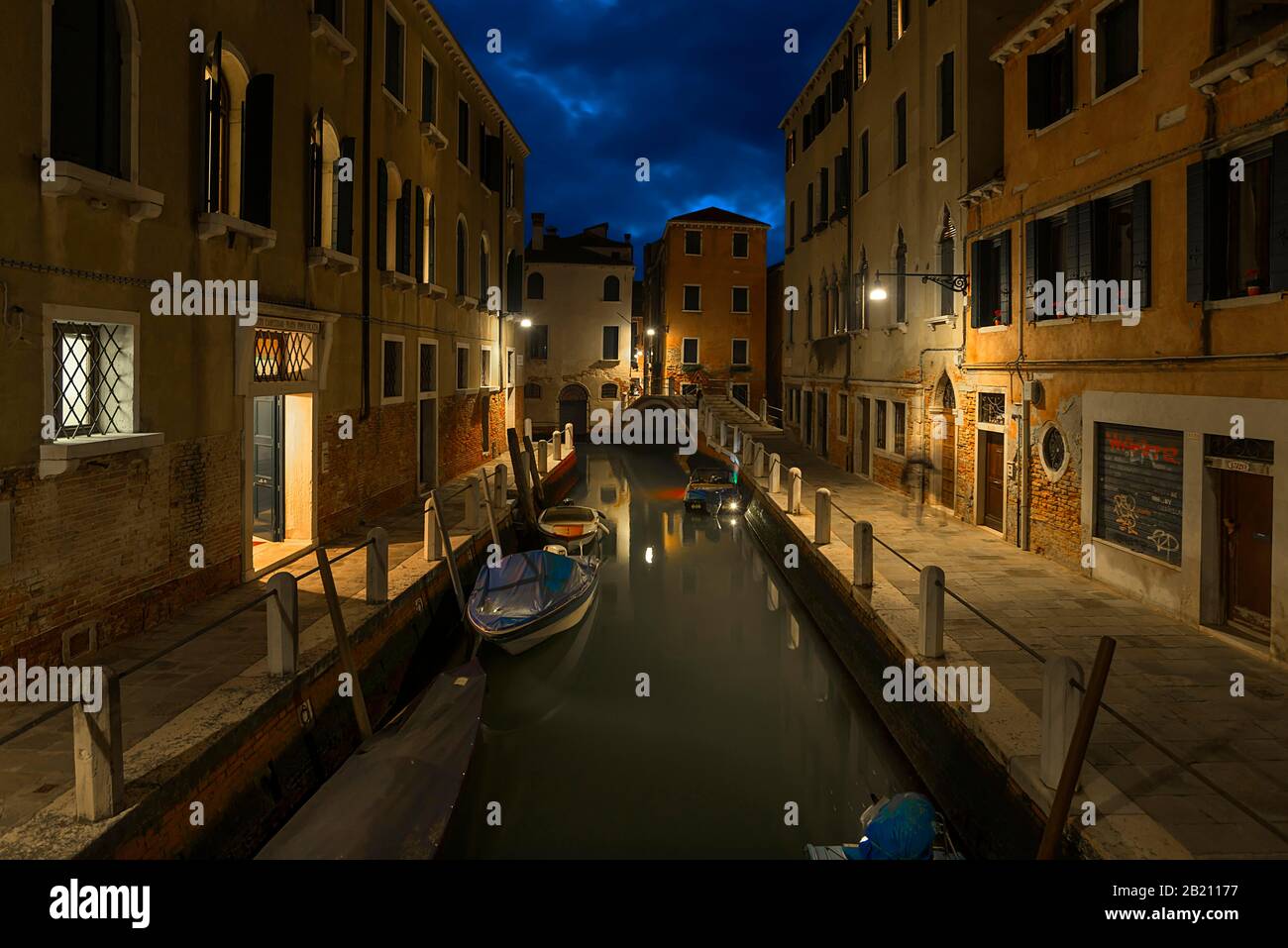 Quiet city mood hi-res stock photography and images - Alamy