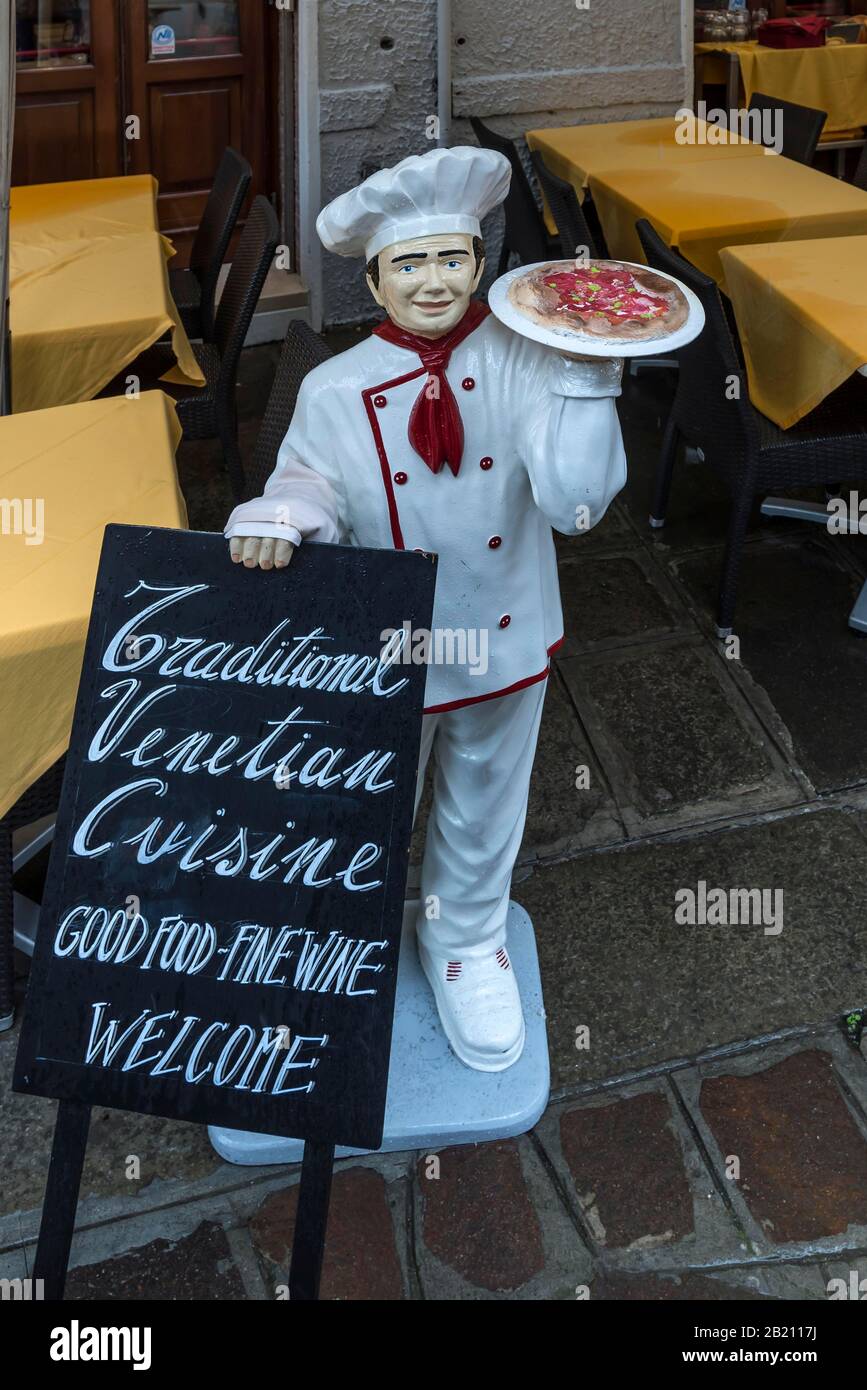 Front of pizza restaurant hi-res stock photography and images - Alamy