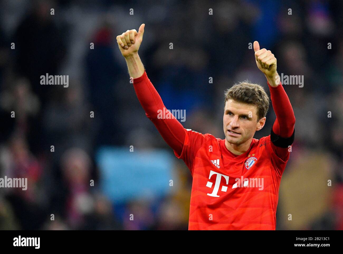 Thomas Mueller FC Bayern Munich FCB, gesture, both thumbs up, praise ...