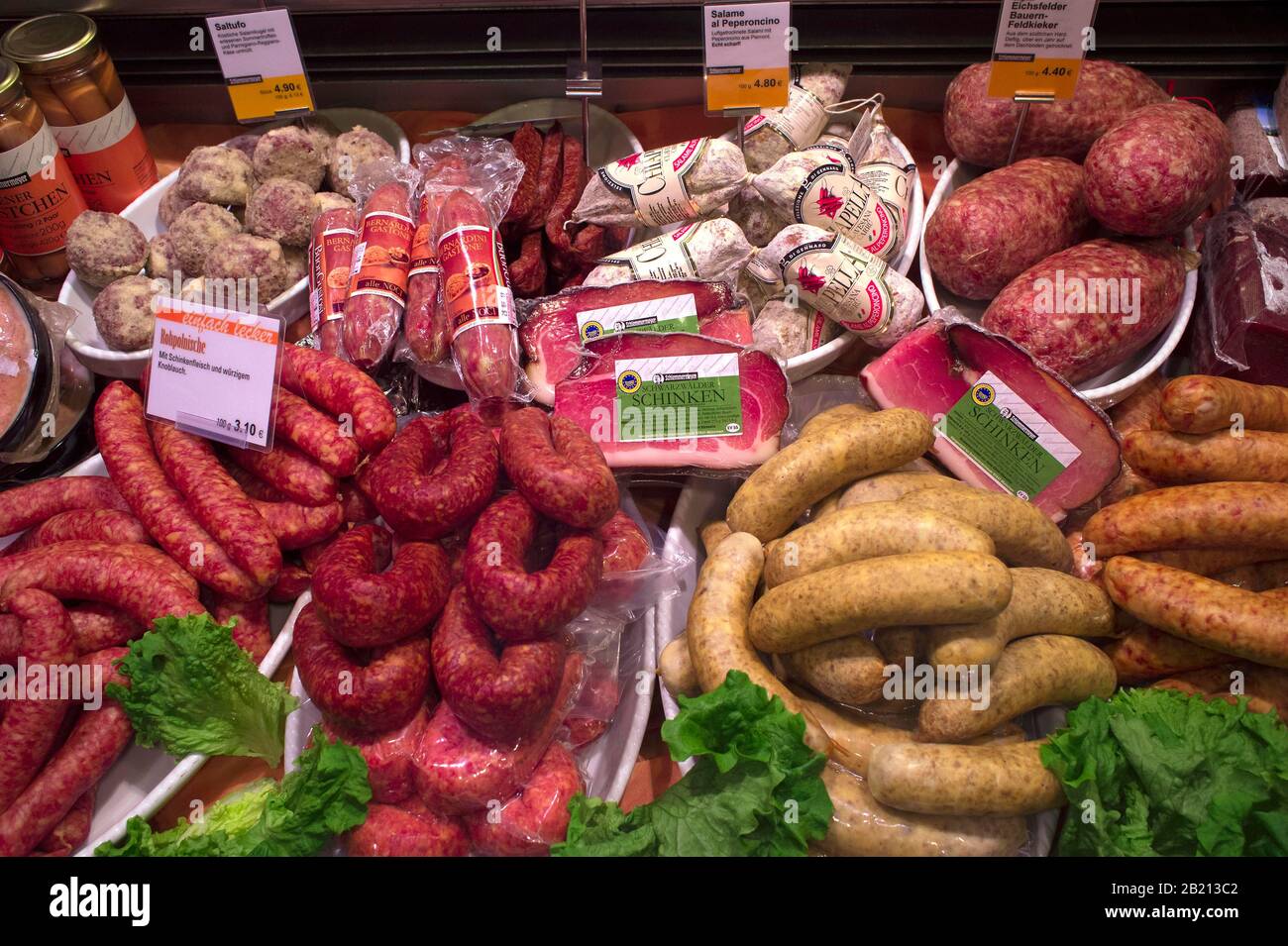 Butchers display hi-res stock photography and images - Alamy