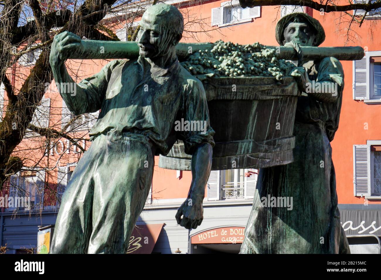 Grape harvesters, bronze statue by french sculptor Pierre Alexandre ...