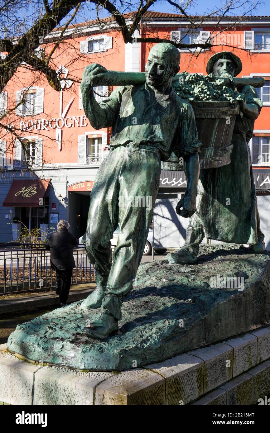 Grape harvesters, bronze statue by french sculptor Pierre Alexandre ...