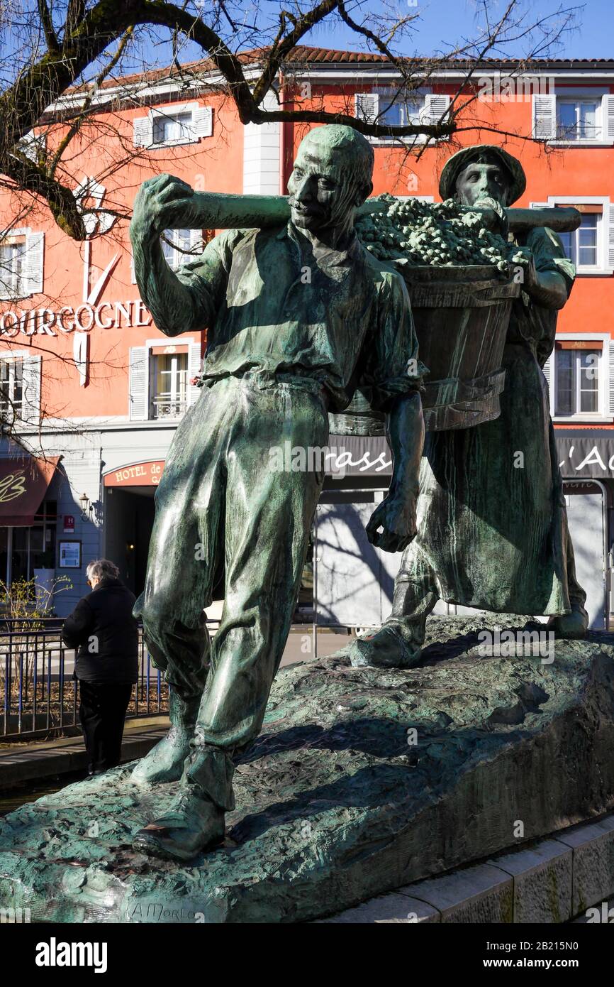 Grape harvesters, bronze statue by french sculptor Pierre Alexandre ...