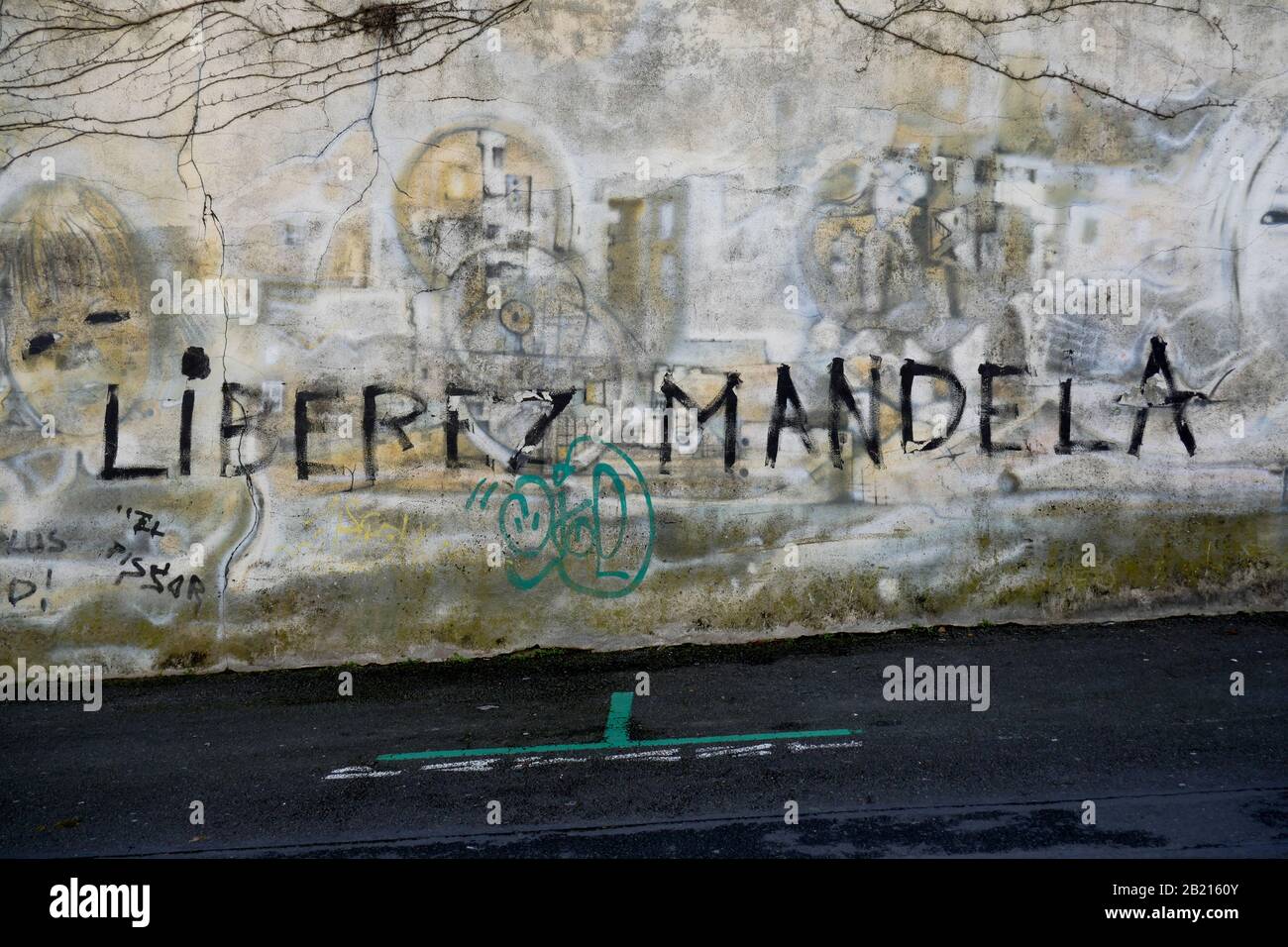 Free Mandela, half erased graffiti, Mâcon, Saône-et-Loire, France Stock ...