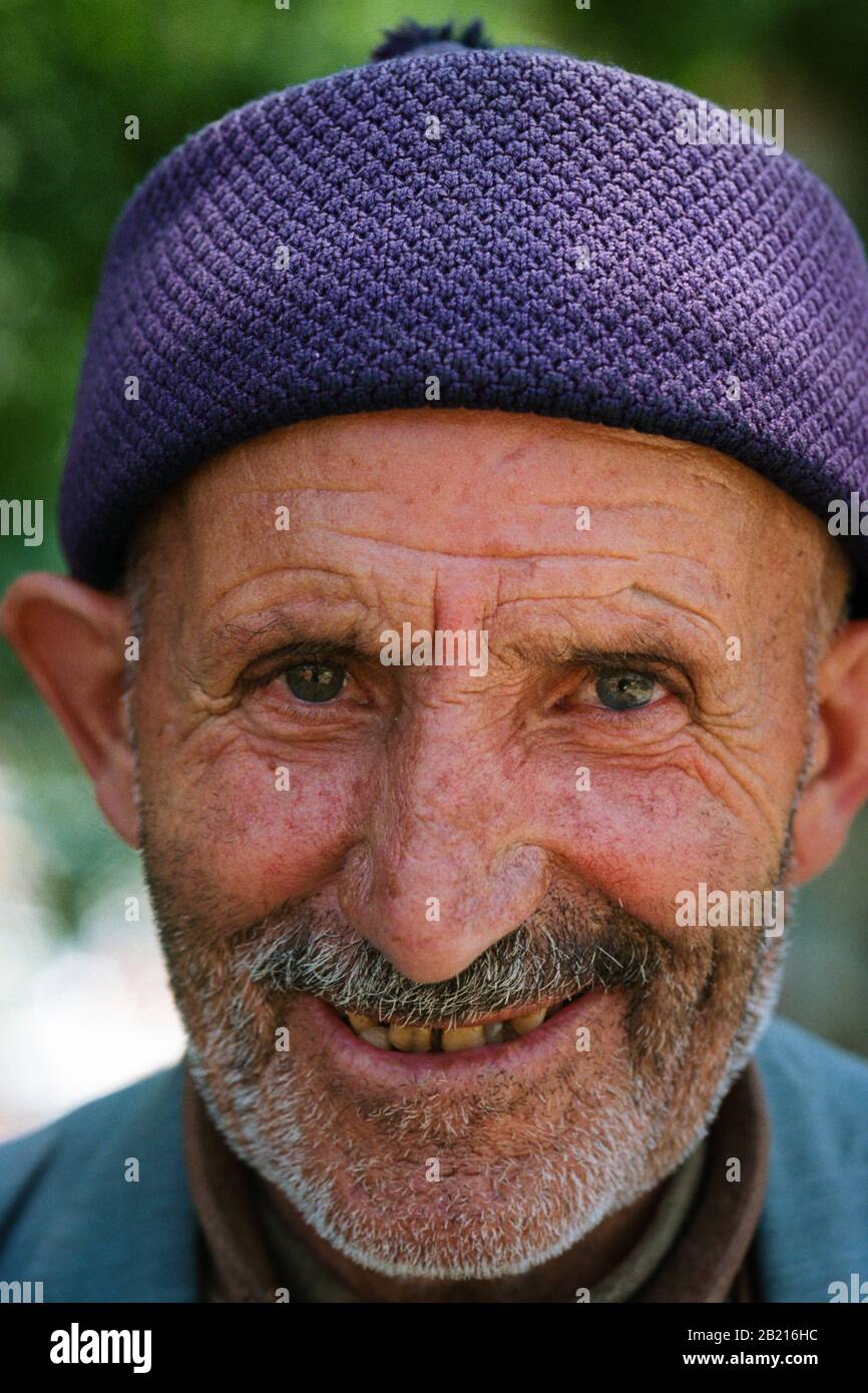 Old man istanbul hi-res stock photography and images - Alamy