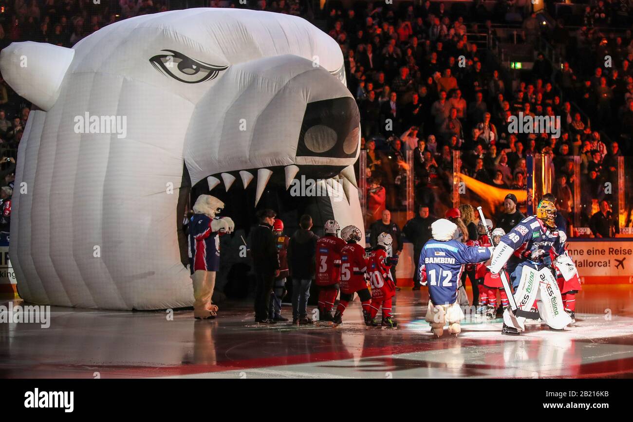 Berlin, Germany. 28th Feb, 2020. Ice hockey: DEL, Eisbären Berlin ...