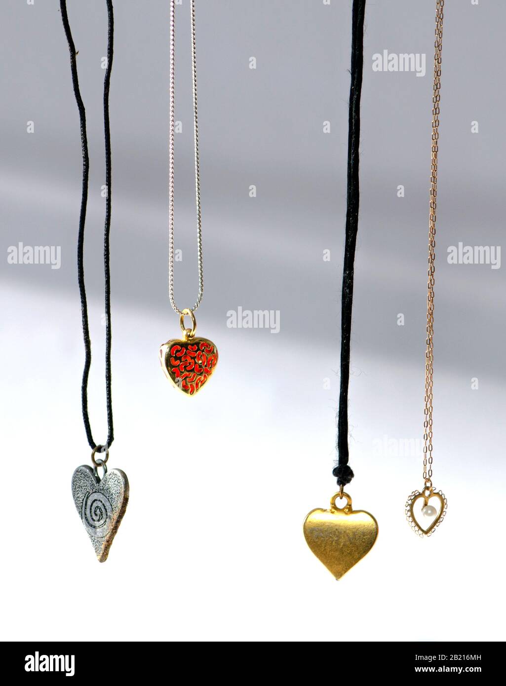 Valuable necklaces hi-res stock photography and images - Alamy