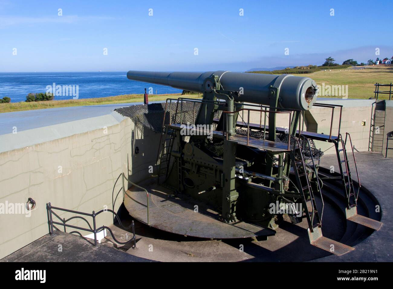 Disappearing gun hi-res stock photography and images - Alamy