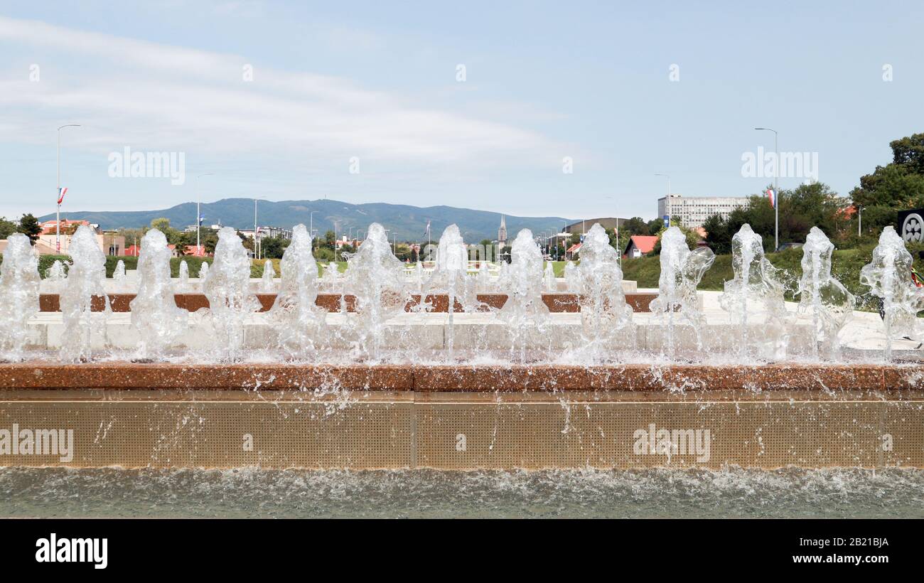 University park and water fountains Stock Photo - Alamy