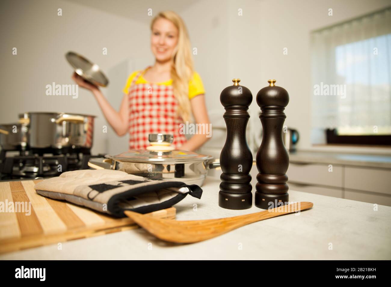 Kitchen and cooks hi-res stock photography and images - Alamy