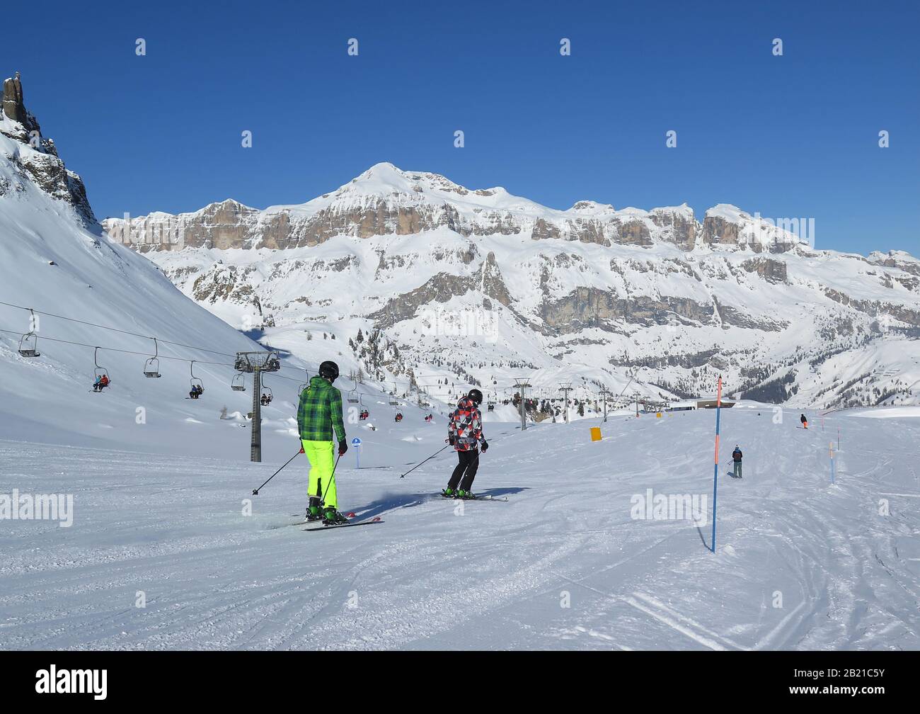 Skipiste Menschen High Resolution Stock Photography and Images - Alamy