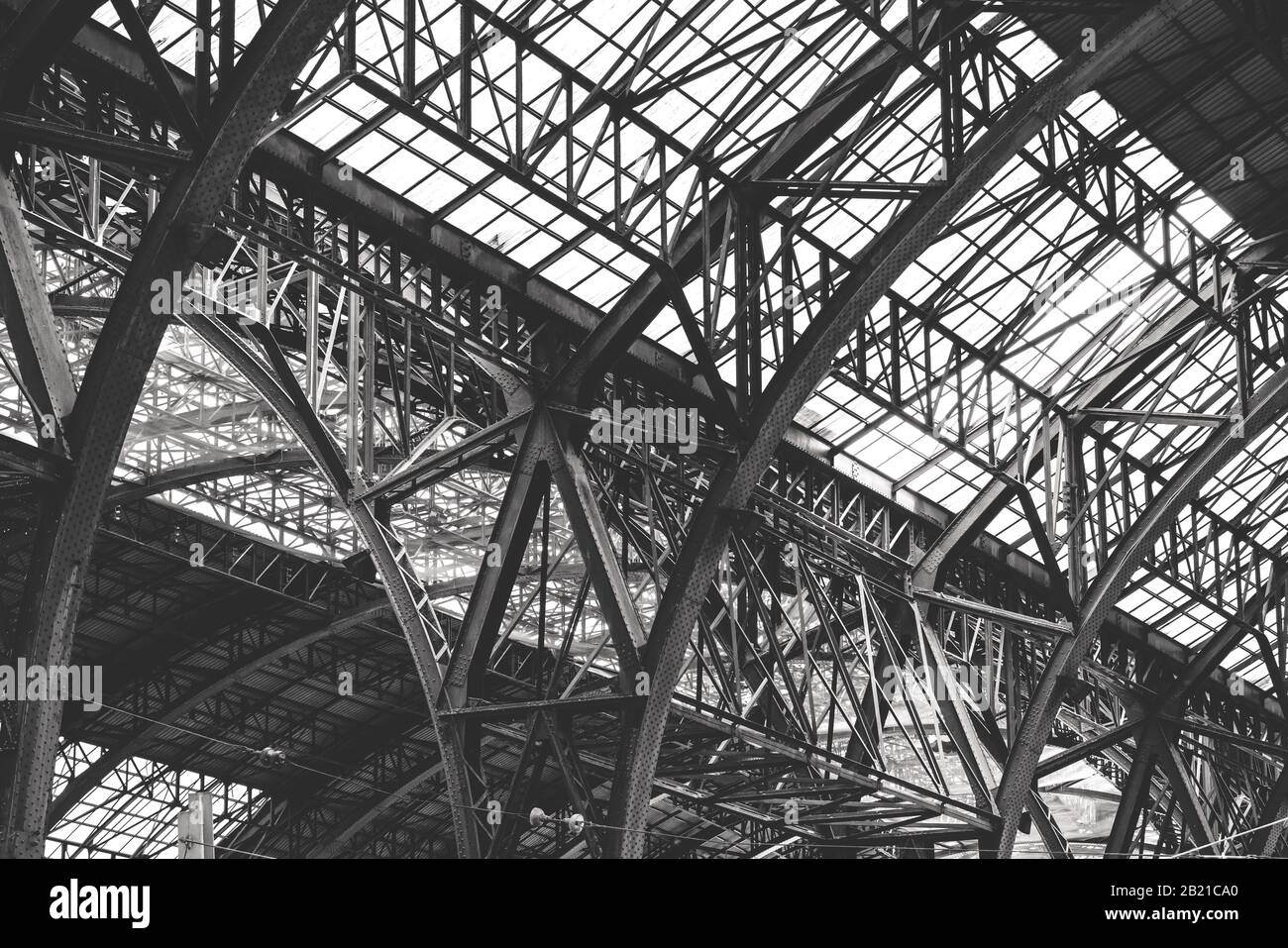 Cast iron beams hi-res stock photography and images - Alamy