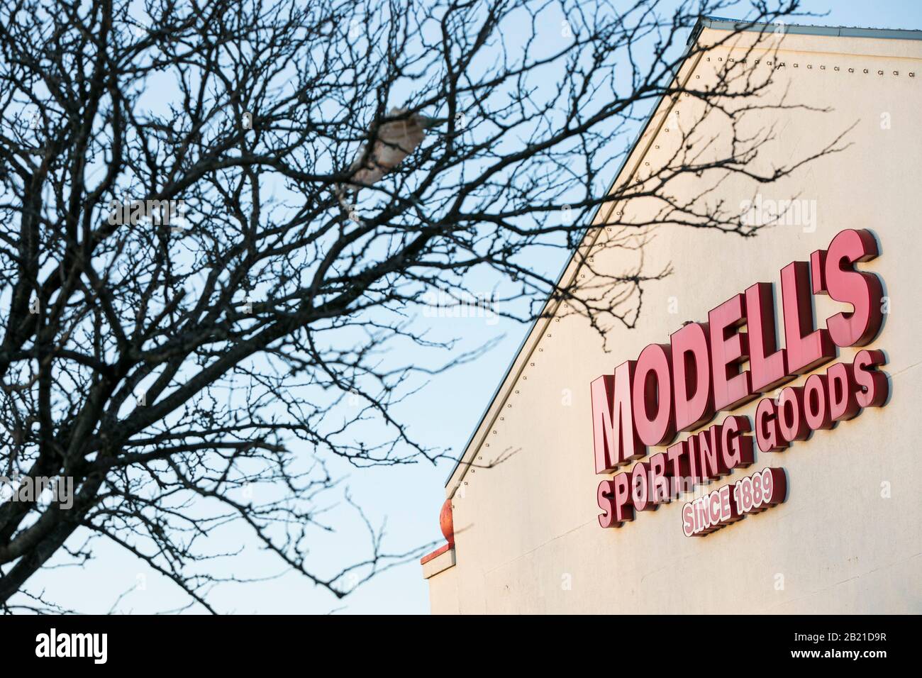 Modell’s sporting goods store hi-res stock photography and images - Alamy