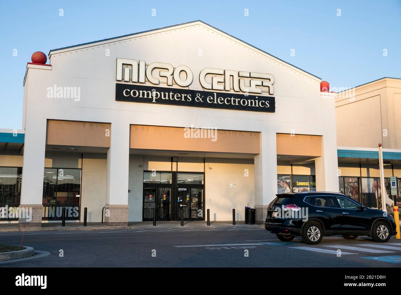 Microcenter hi-res stock photography and images - Alamy