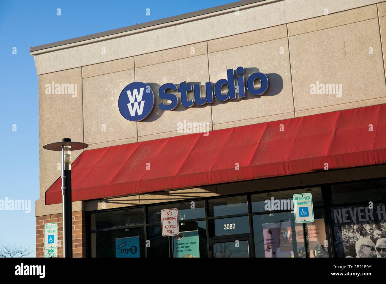 Ww logo hi-res stock photography and images - Alamy