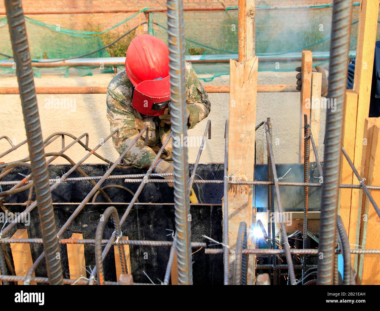 Construction workers work in site Stock Photo - Alamy