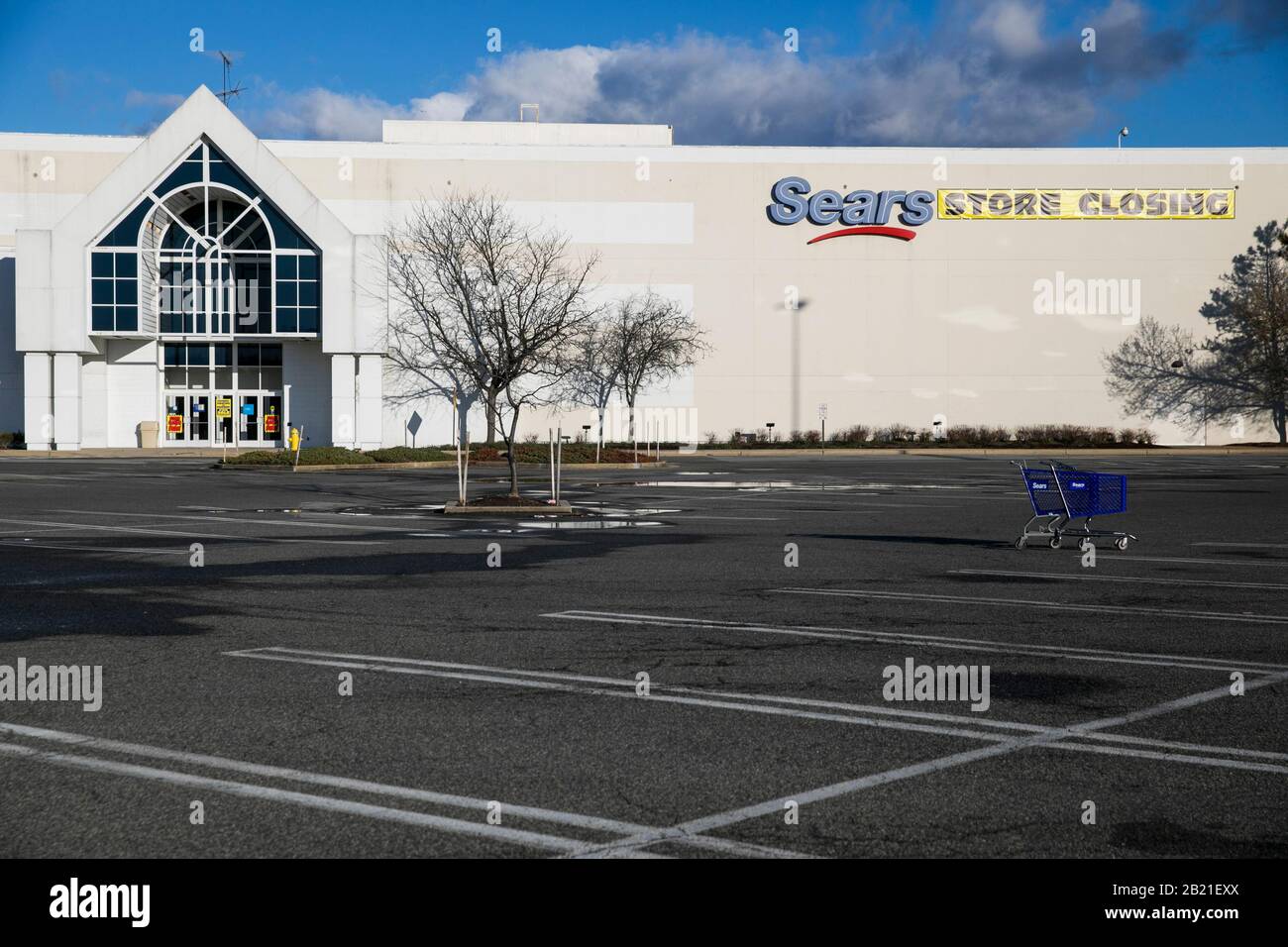 Building closing soon hi-res stock photography and images - Alamy