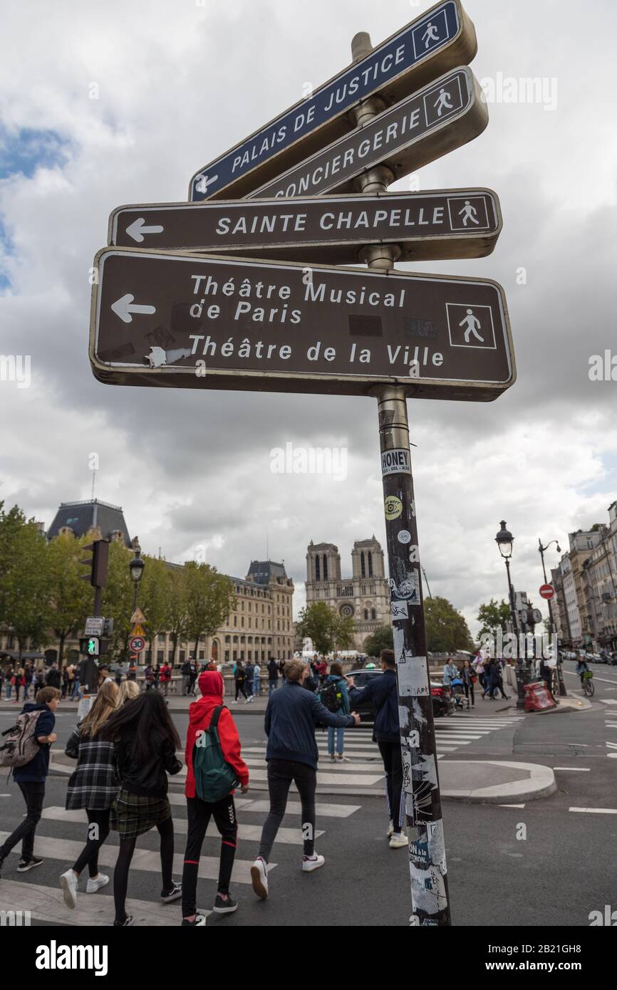 Paris, France - 2nd October, 2019: Pedestrians crossing Pont Saint ...