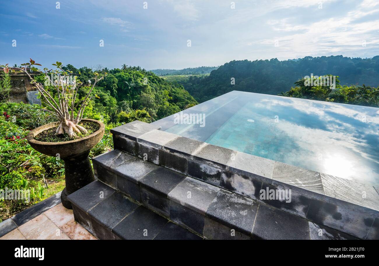 Resort lodge hi-res stock photography and images - Alamy