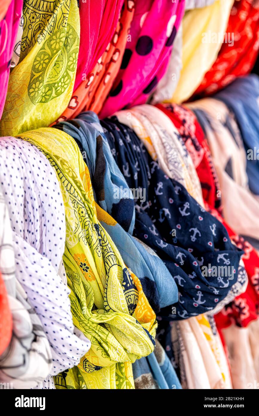 Italian scarves hi-res stock photography and images - Alamy