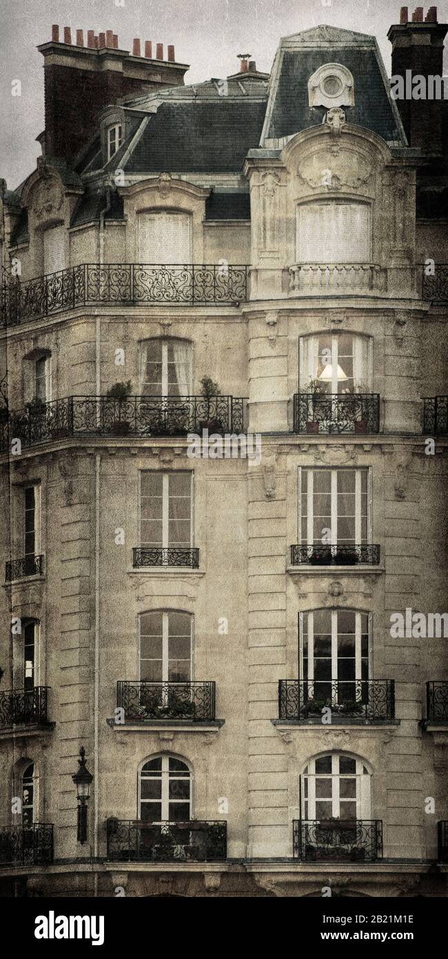 Grand Haussman building in Paris France Stock Photo - Alamy
